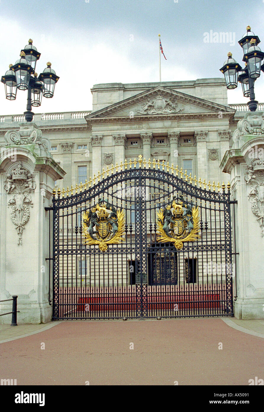 Buckingham Palace Gates, London, UK Stock Photo - Alamy