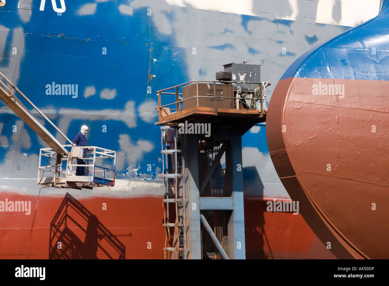 A worker paint a giant ship Stock Photo - Alamy