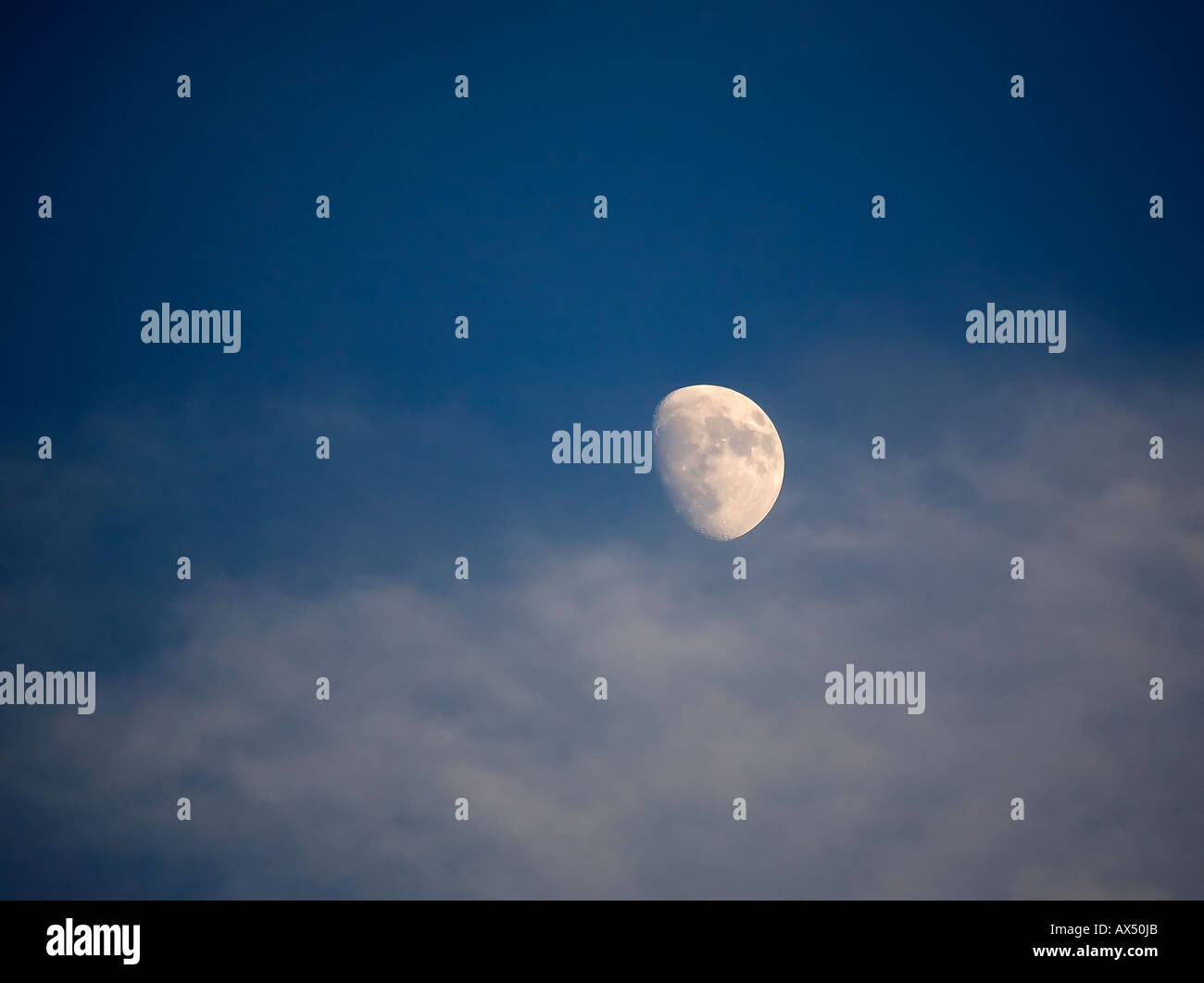 Quarter moon rising hi-res stock photography and images - Alamy