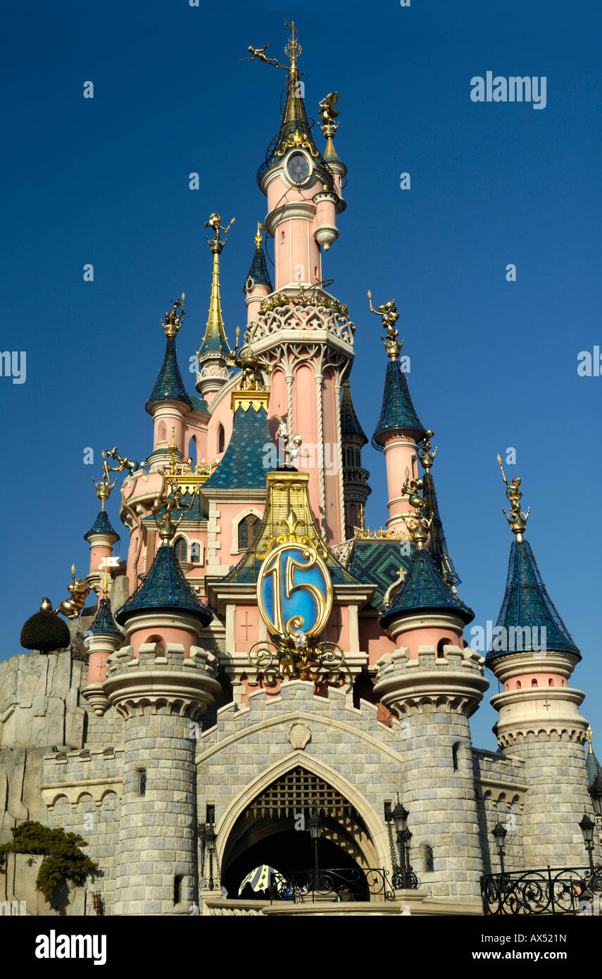 Magic Kindom castle in Disneyland paris Stock Photo - Alamy