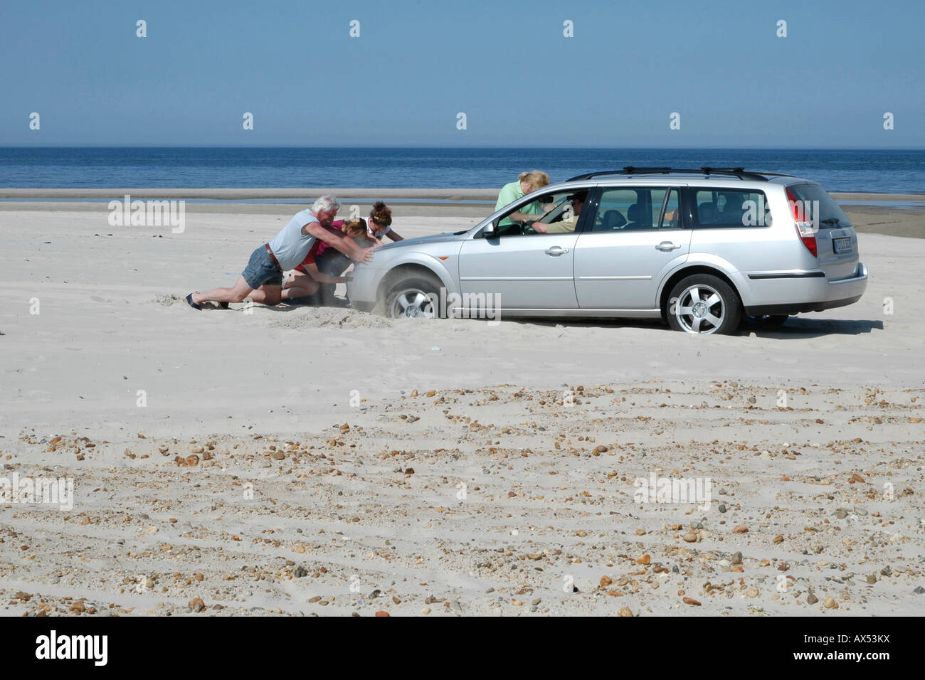 A car is bogged down in the sand Stock Photo - Alamy