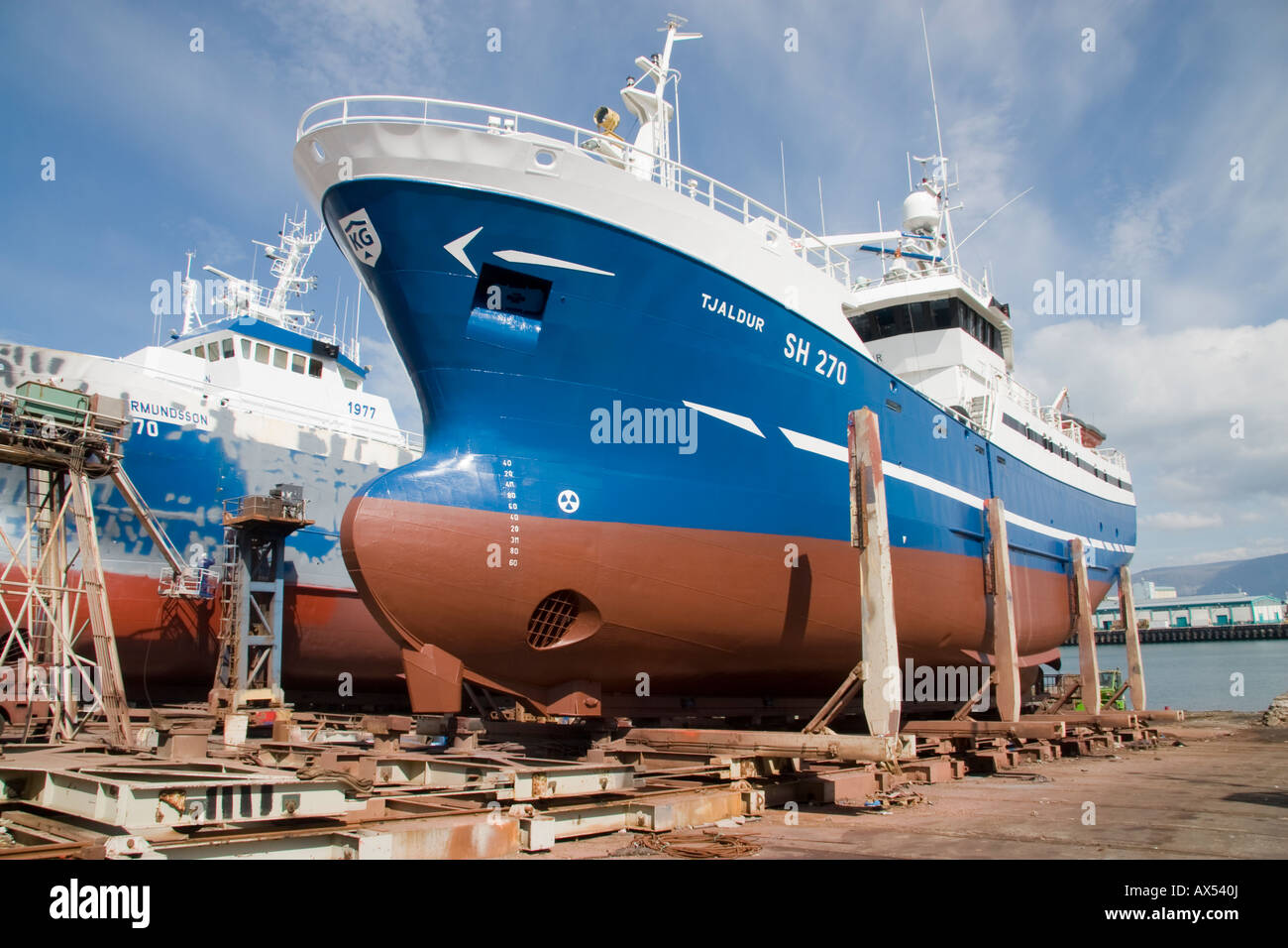 A worker paint a giant ship Stock Photo - Alamy