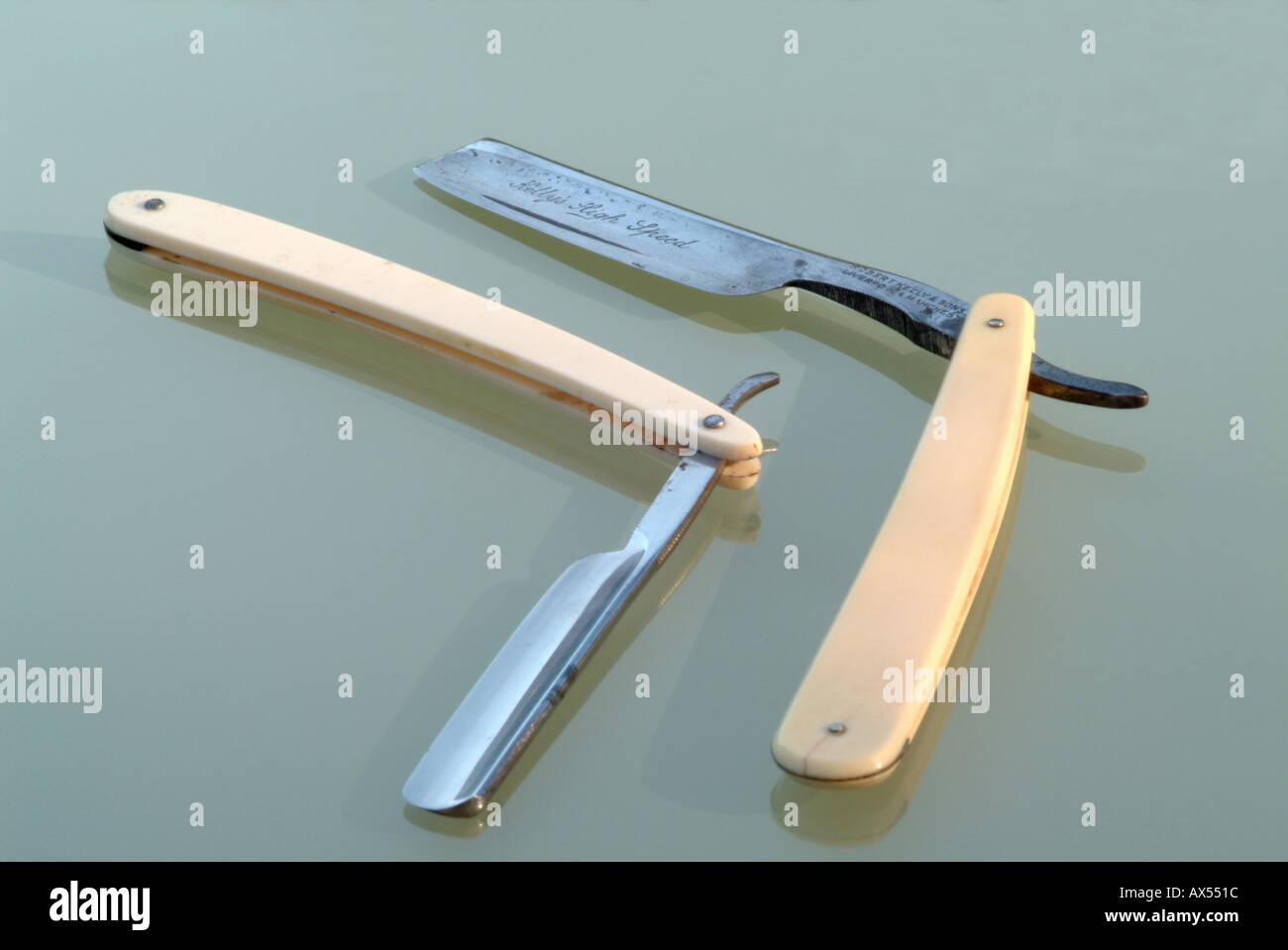 Cut throat razor hi-res stock photography and images - Alamy