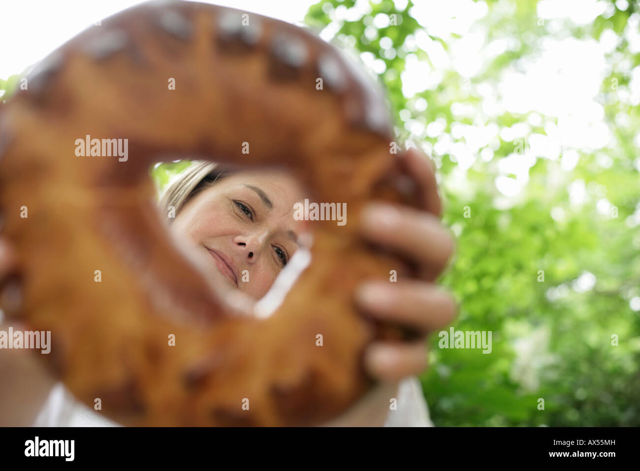 Woman looking thorugh hi-res stock photography and images - Alamy