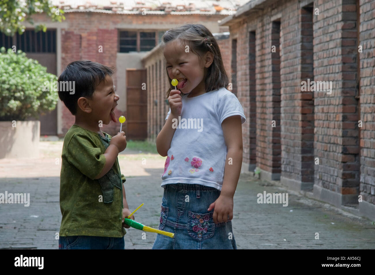 Chinese eat kids hi-res stock photography and images - Alamy