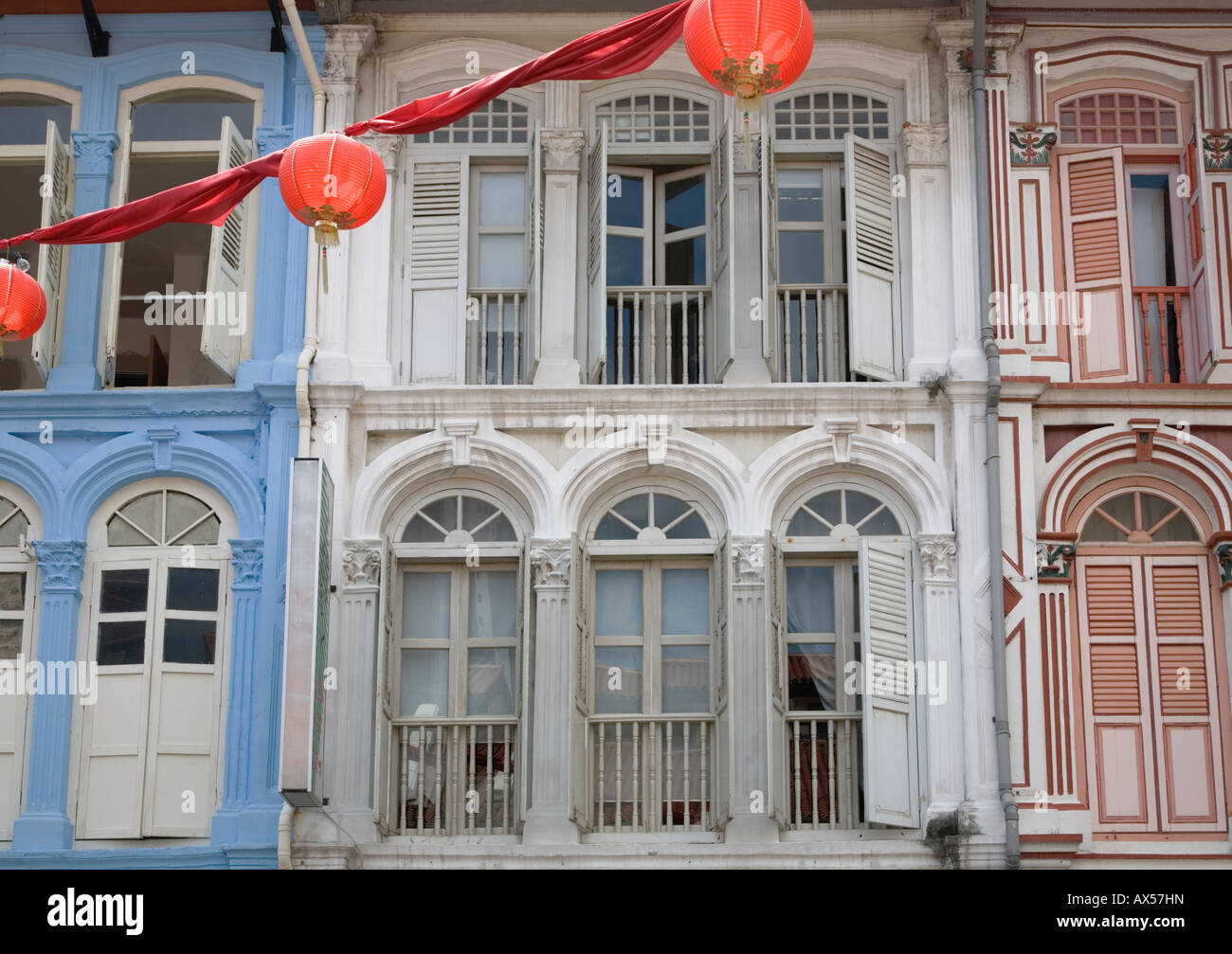 Colorful shophouses and red lanterns along Temple Street in Singapore ...