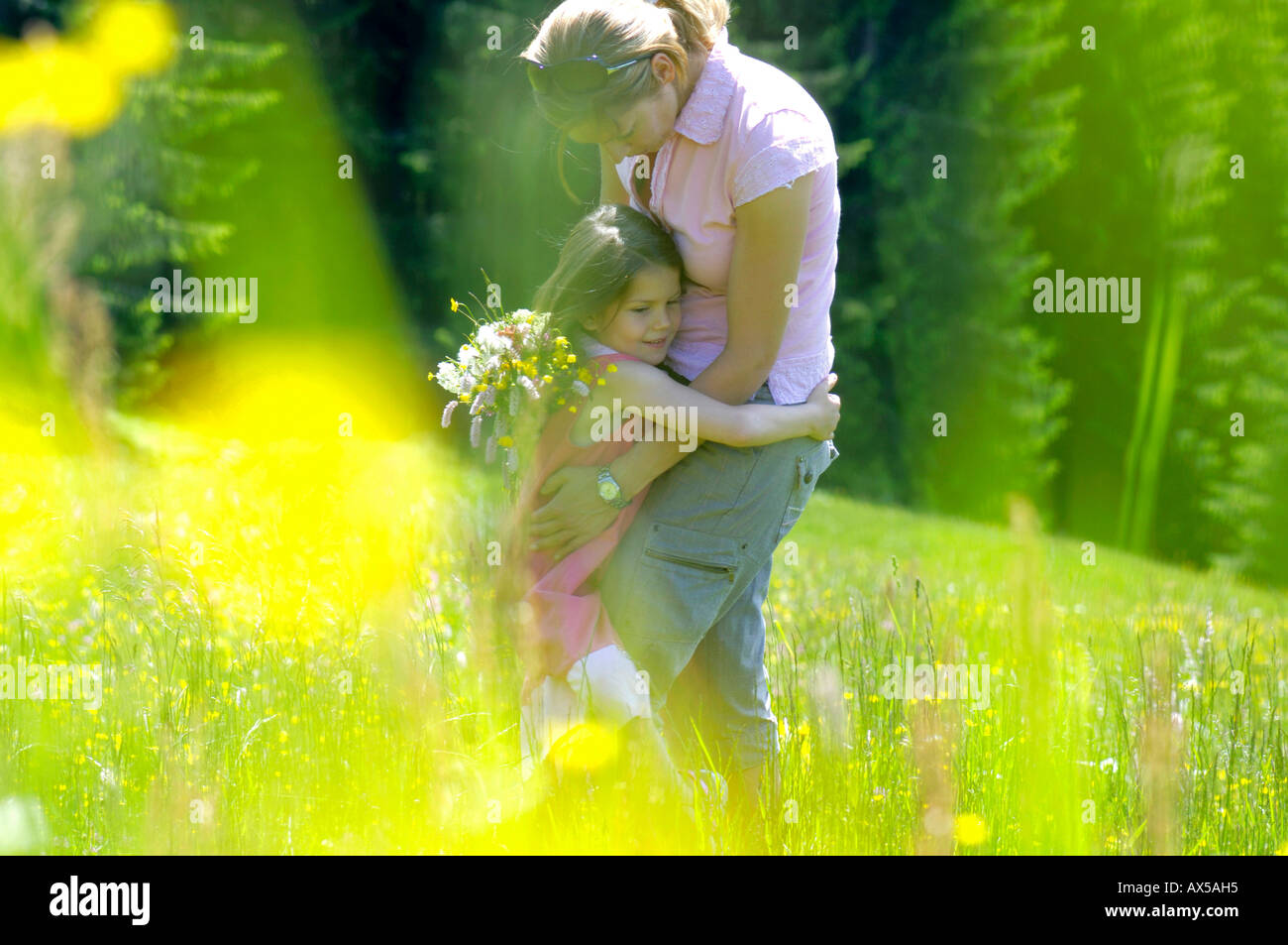 Mother girl hug side hi-res stock photography and images - Alamy