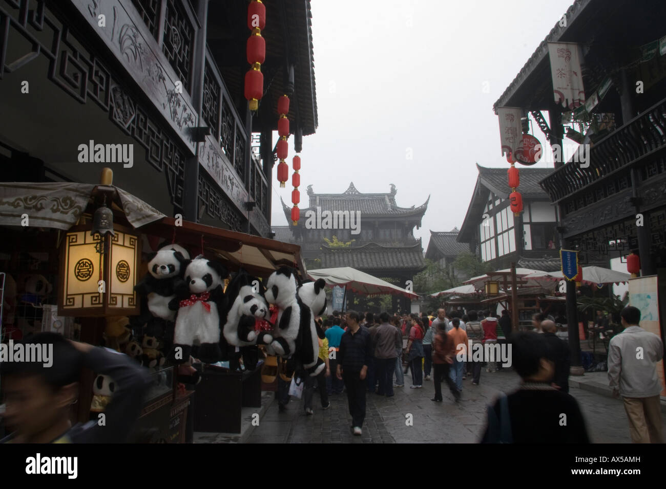 Chinese street, traditional style building Stock Photo - Alamy