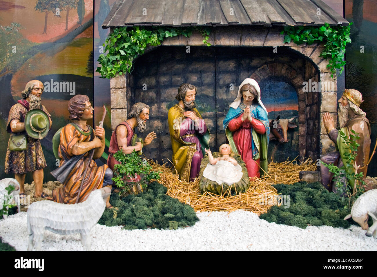 Crib creche jesus virgin mary hi-res stock photography and images - Alamy