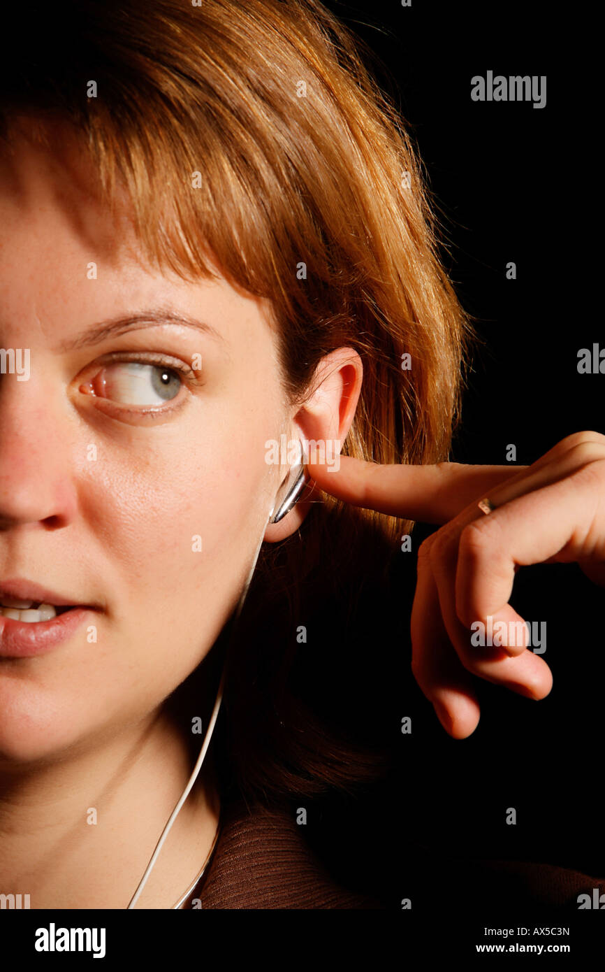 Ipod with earphone hi-res stock photography and images - Alamy