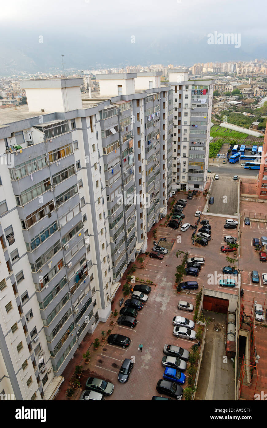 Italian tenement hi-res stock photography and images - Alamy