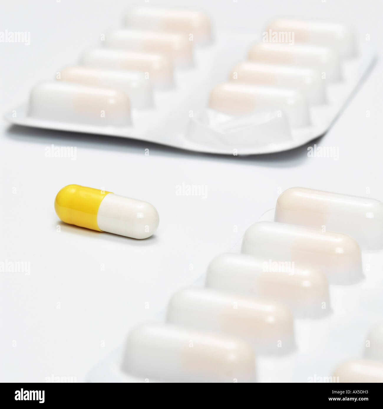 Capsules in blister pack Stock Photo - Alamy