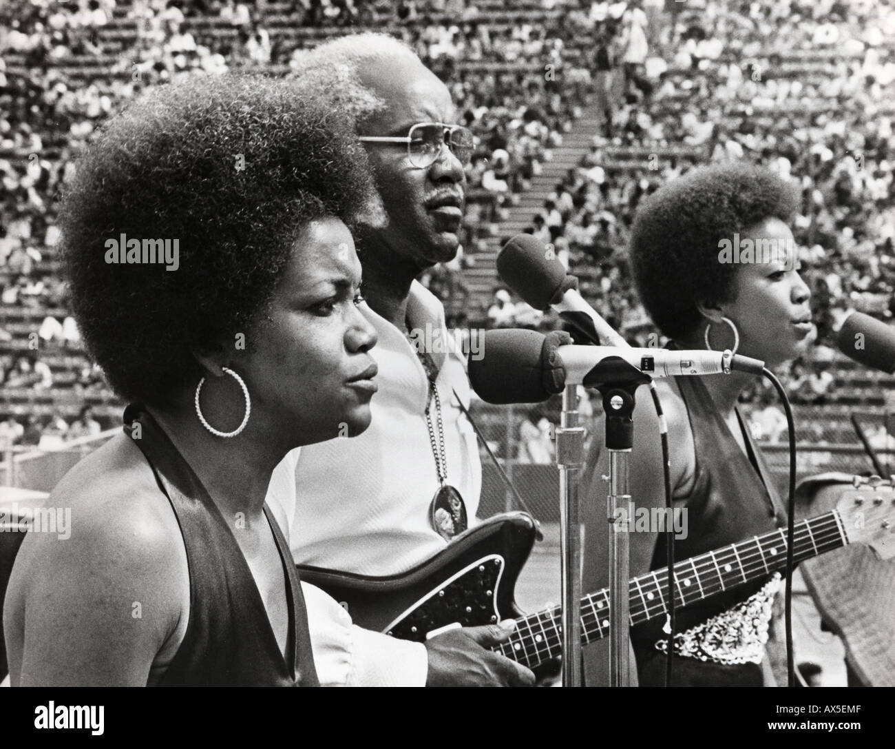 Singers seventies hi-res stock photography and images - Alamy