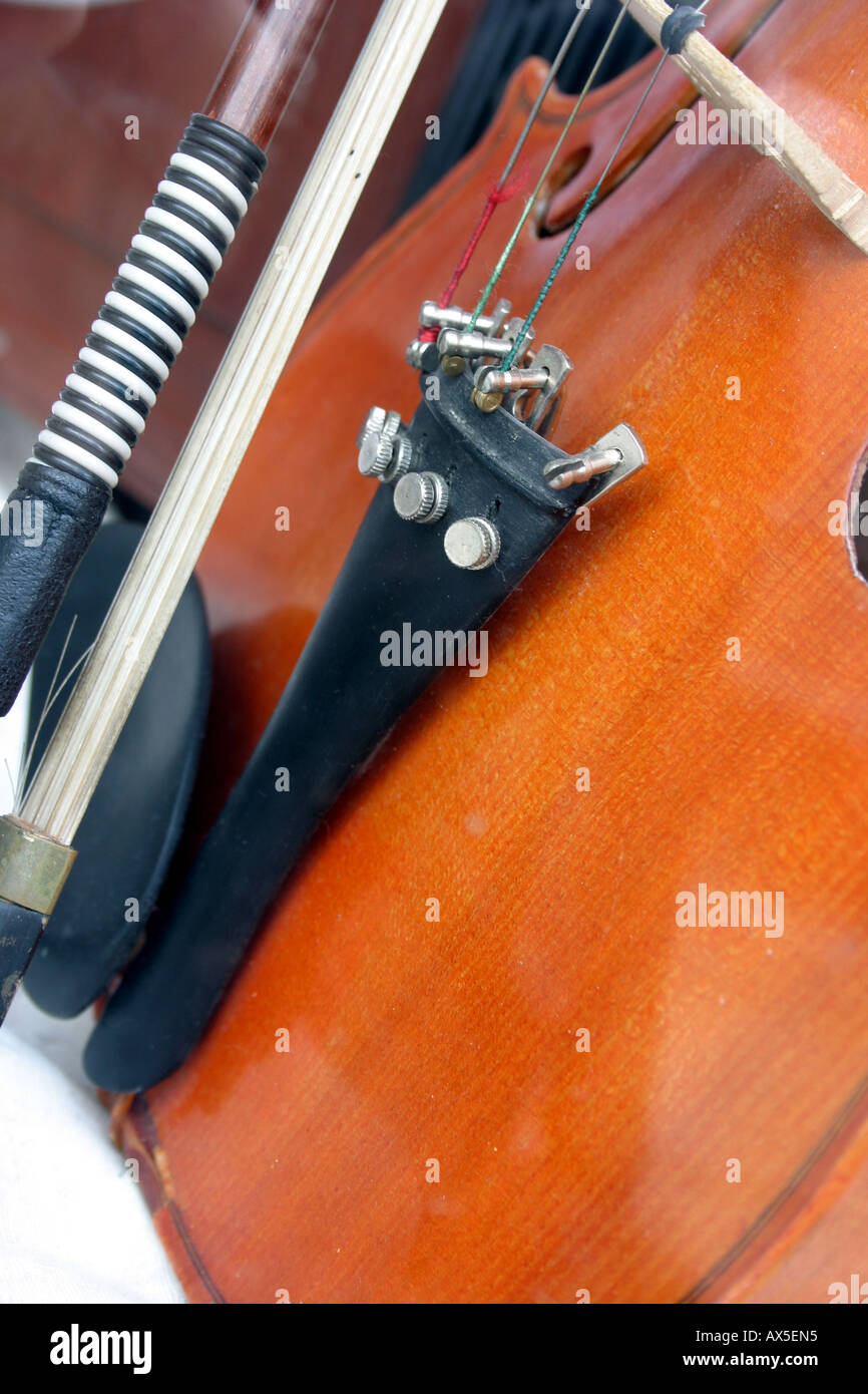 detail of body of violin Stock Photo - Alamy