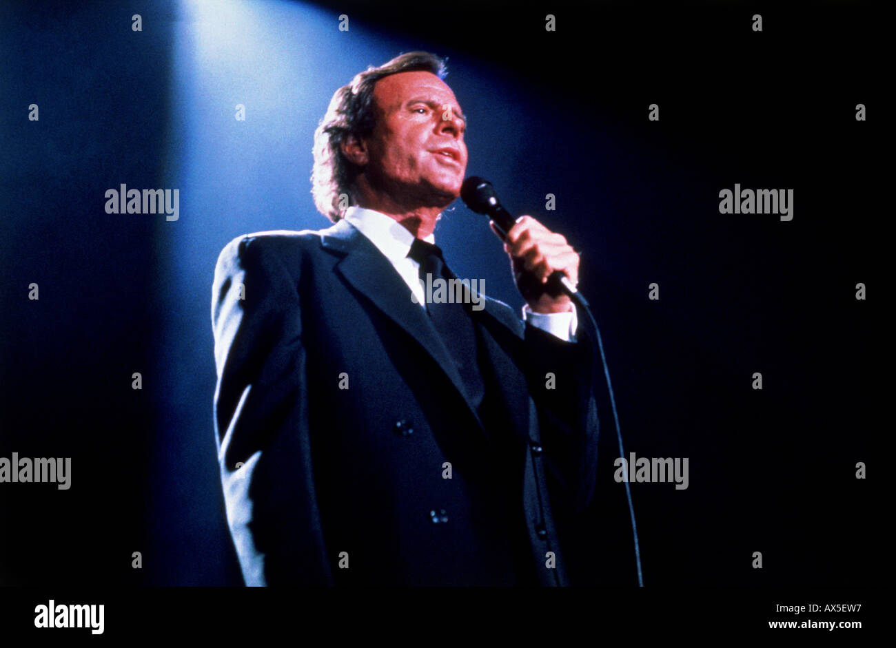 JULIO IGLESIAS Spanish singer Stock Photo - Alamy