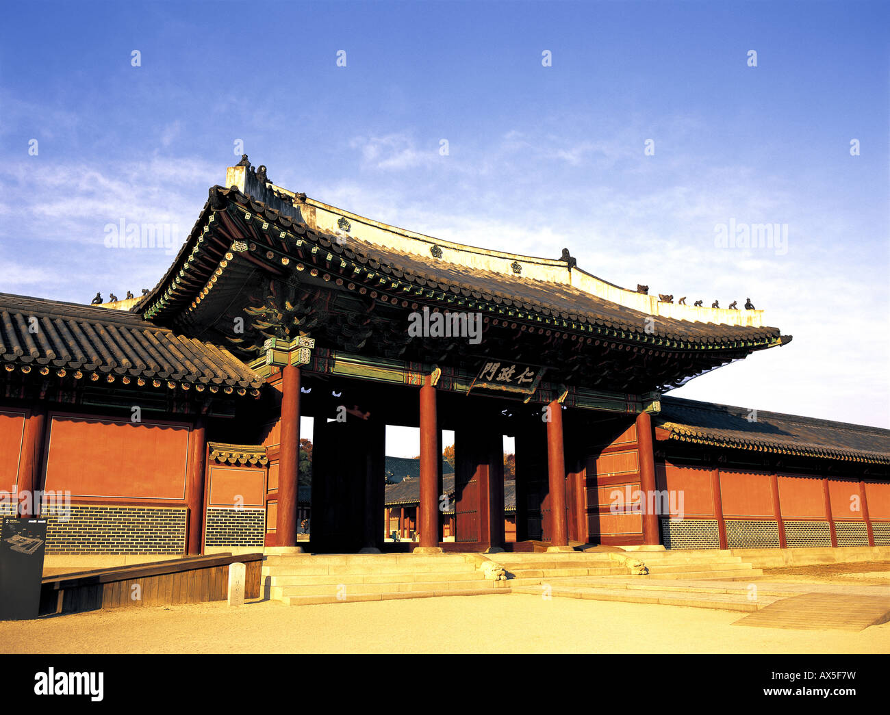 Injeongjeon Gate at Changdeokgung Palace, Seoul, South Korea Stock ...