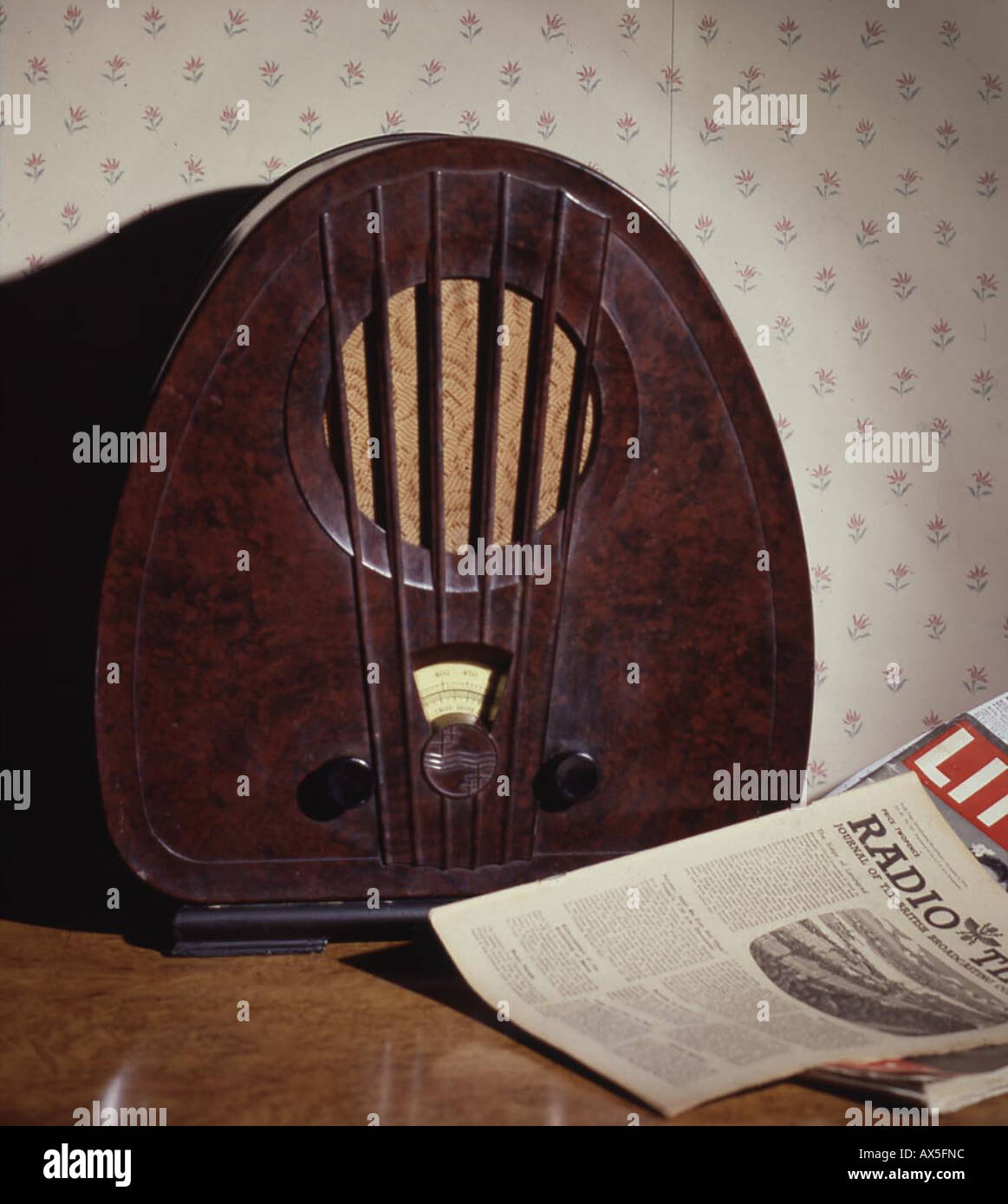 Old Radio Set Stock Photos & Old Radio Set Stock Images - Alamy