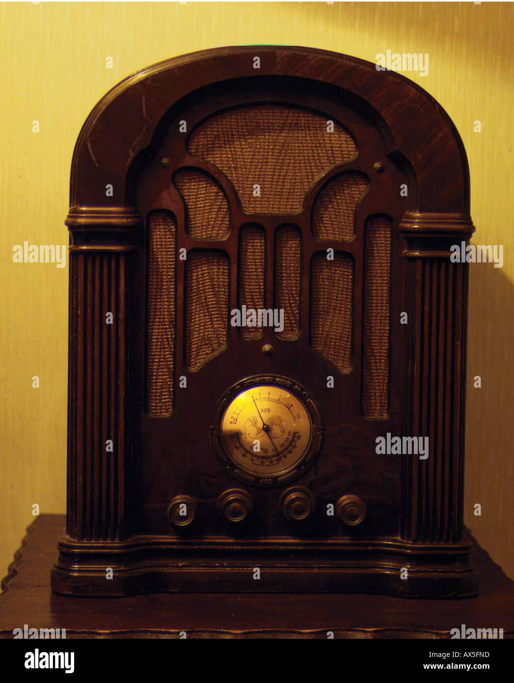 Radio set 1930s hi-res stock photography and images - Alamy