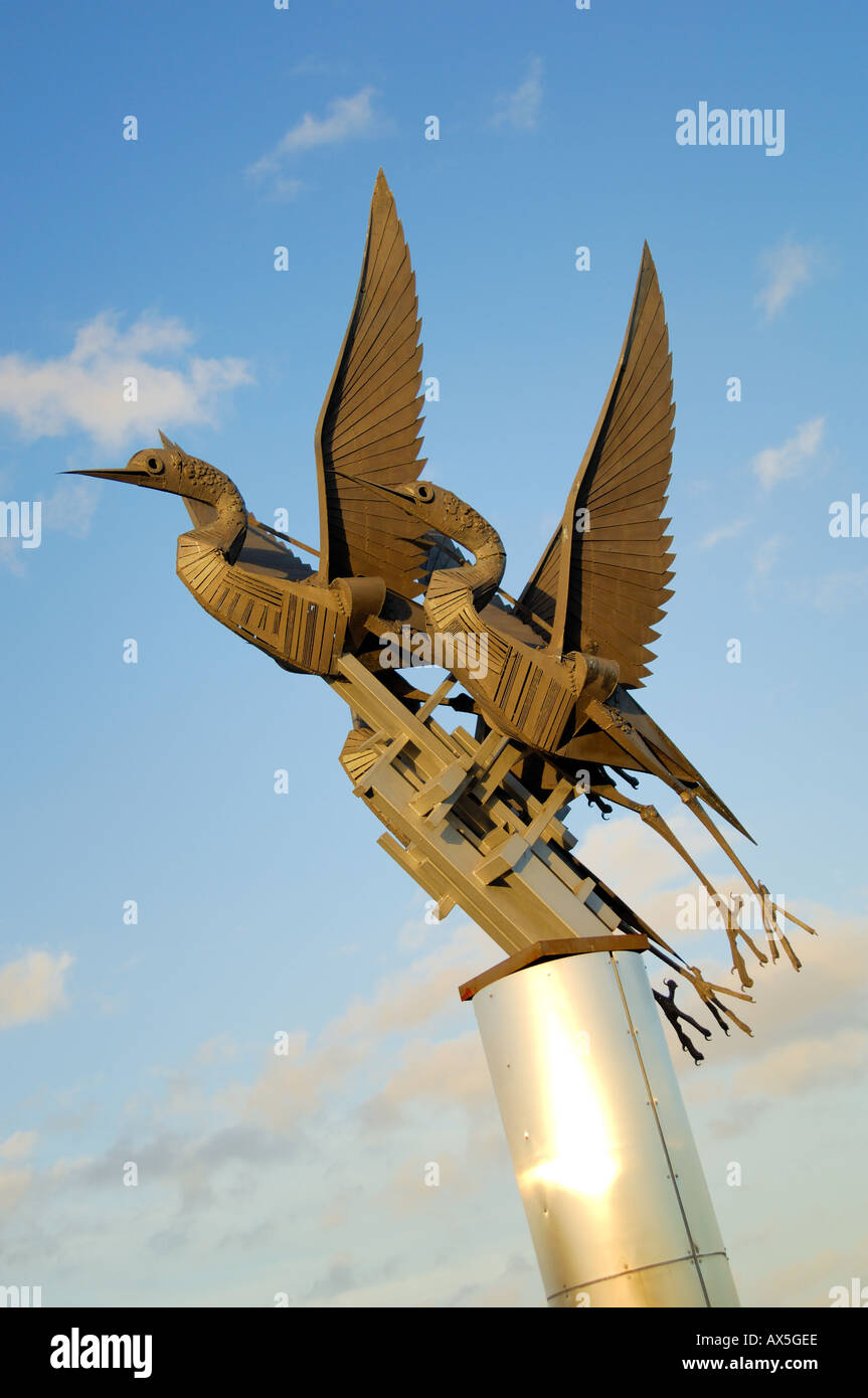 Metal birds hi-res stock photography and images - Alamy