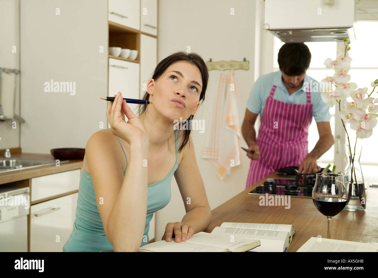 Women wear aprons hi-res stock photography and images - Alamy
