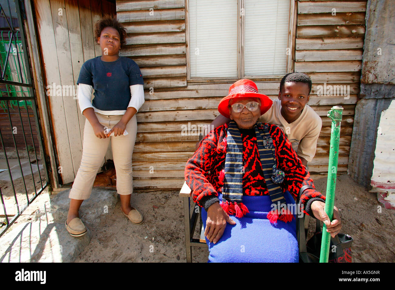 Native grandmother granddaughter hi-res stock photography and images ...