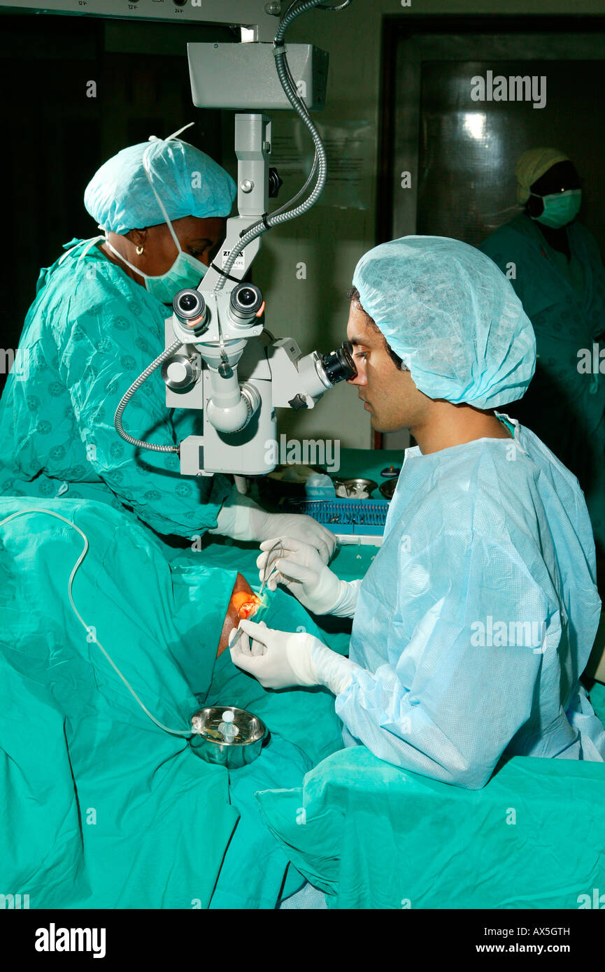 Katarakt operation hi-res stock photography and images - Alamy