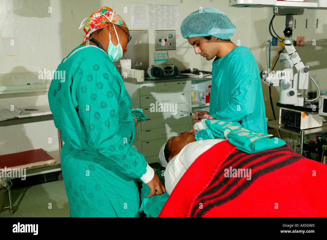 Operationsschwester hi-res stock photography and images - Alamy