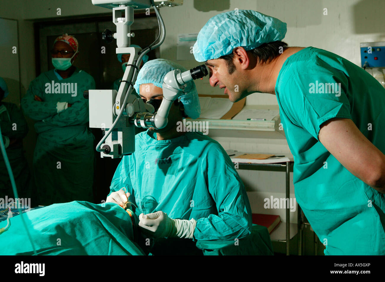 Katarakt operation hi-res stock photography and images - Alamy