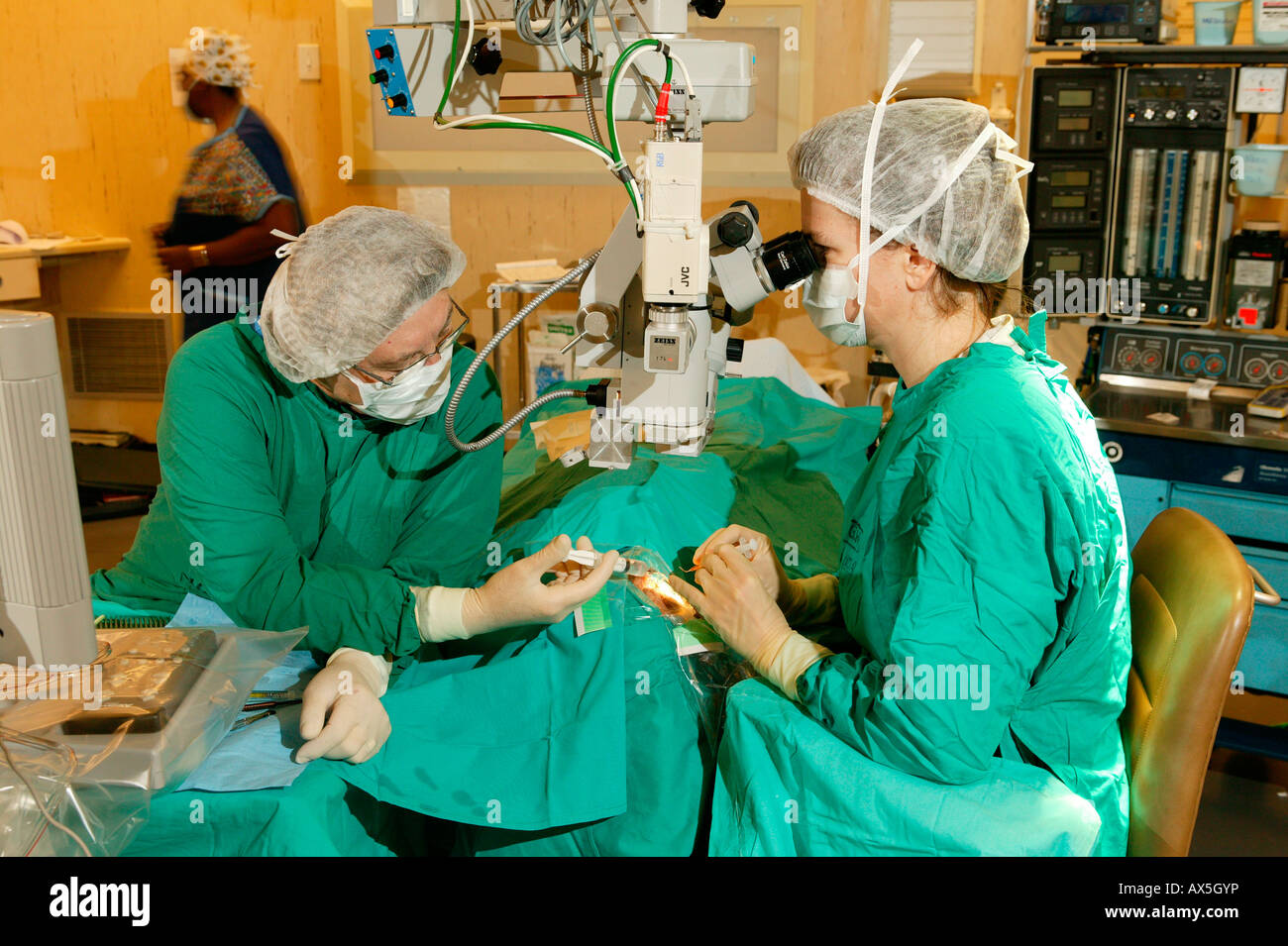 Katarakt operation hi-res stock photography and images - Alamy