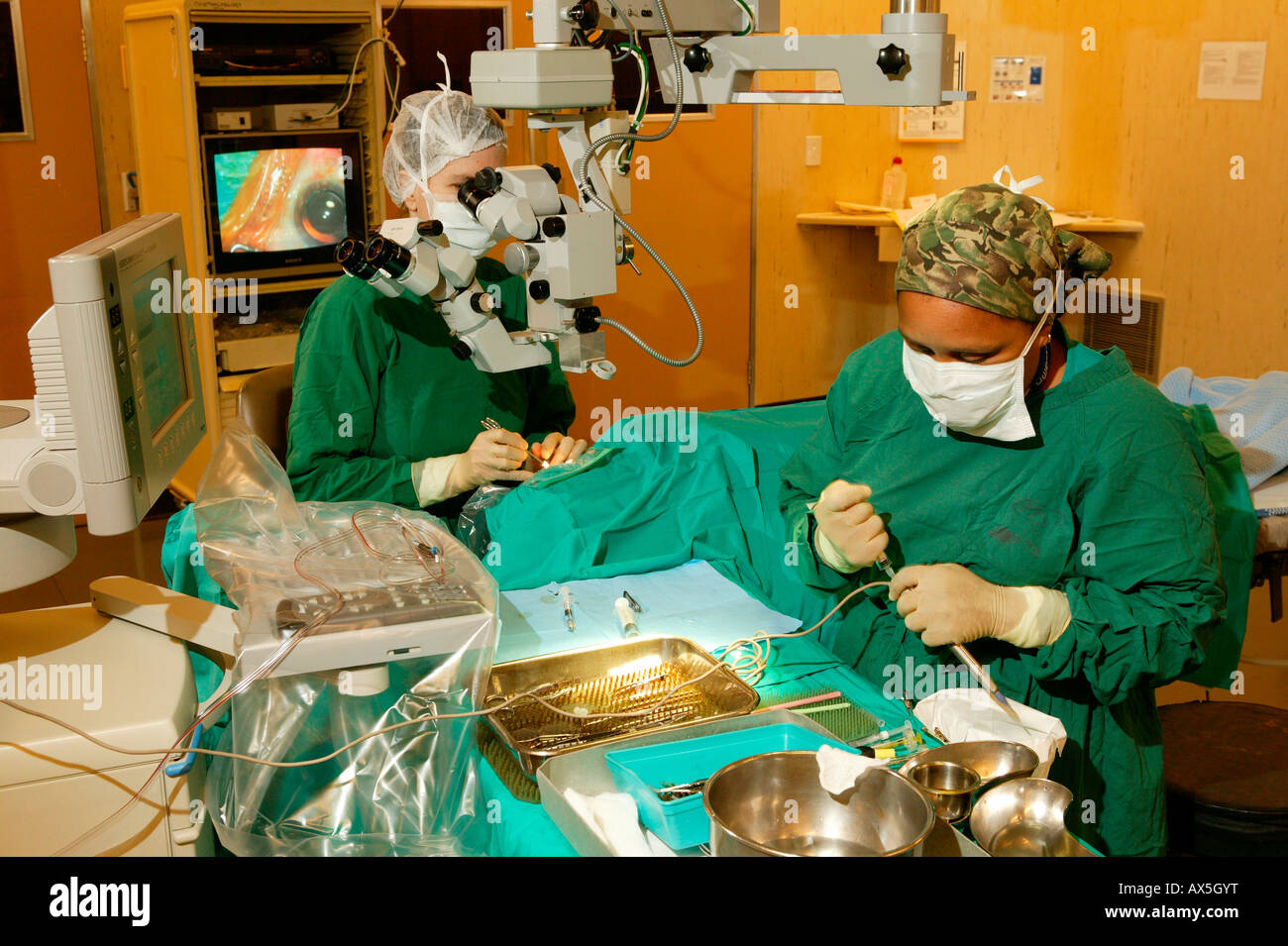Katarakt operation hi-res stock photography and images - Alamy