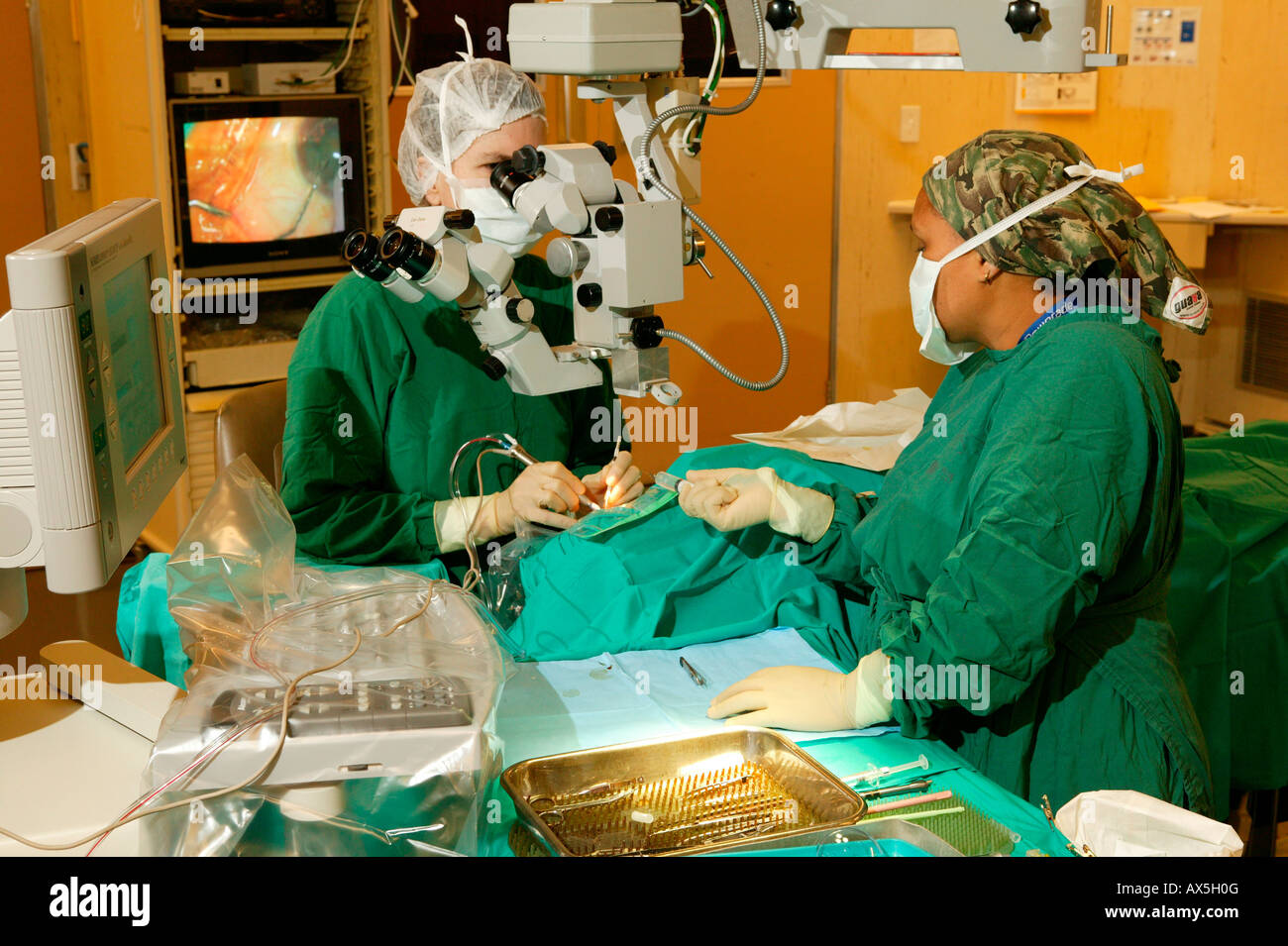 Katarakt operation hi-res stock photography and images - Alamy