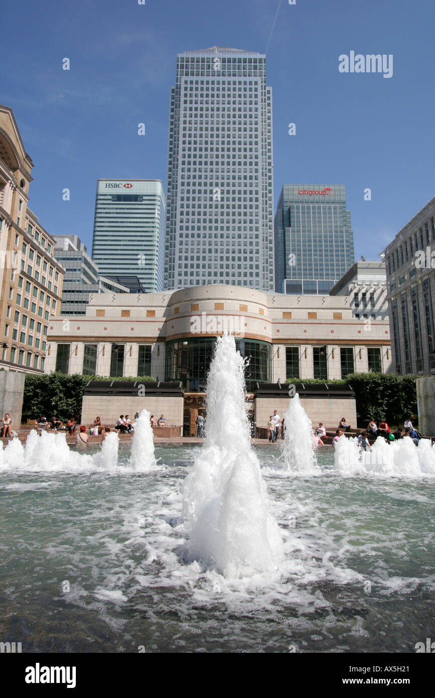 cabot square water fountains canary wharf london one canada square ...