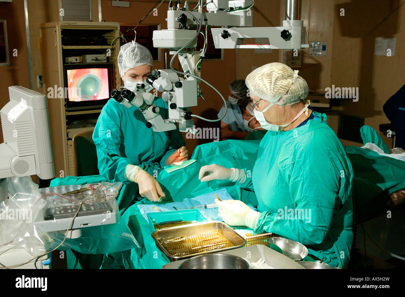Katarakt operation hi-res stock photography and images - Alamy