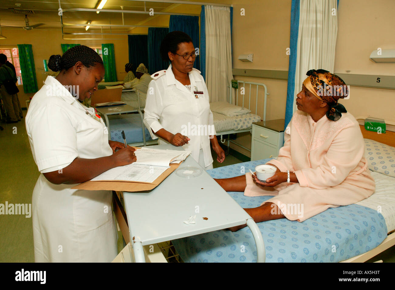 Africa hospital ward patients beds hi-res stock photography and images ...