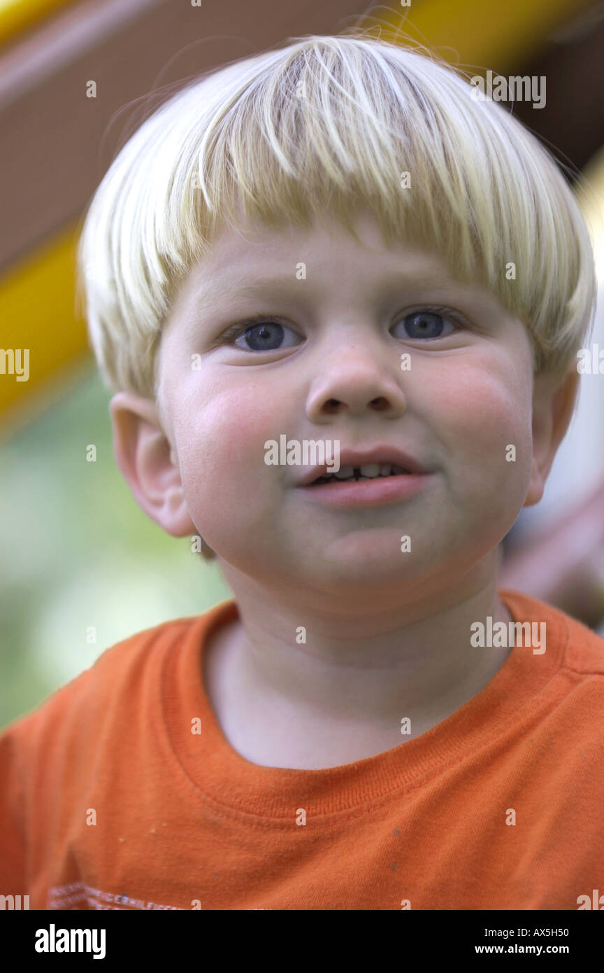 Childhood staring hi-res stock photography and images - Alamy