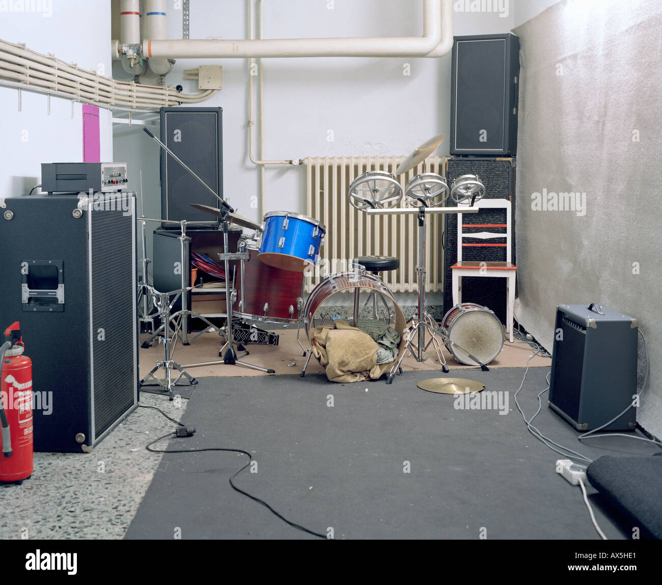 An empty music room Stock Photo - Alamy