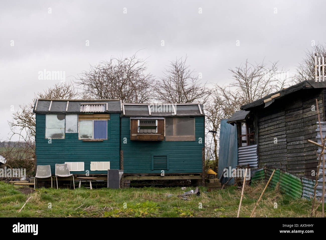 Run down sheds hi-res stock photography and images - Alamy