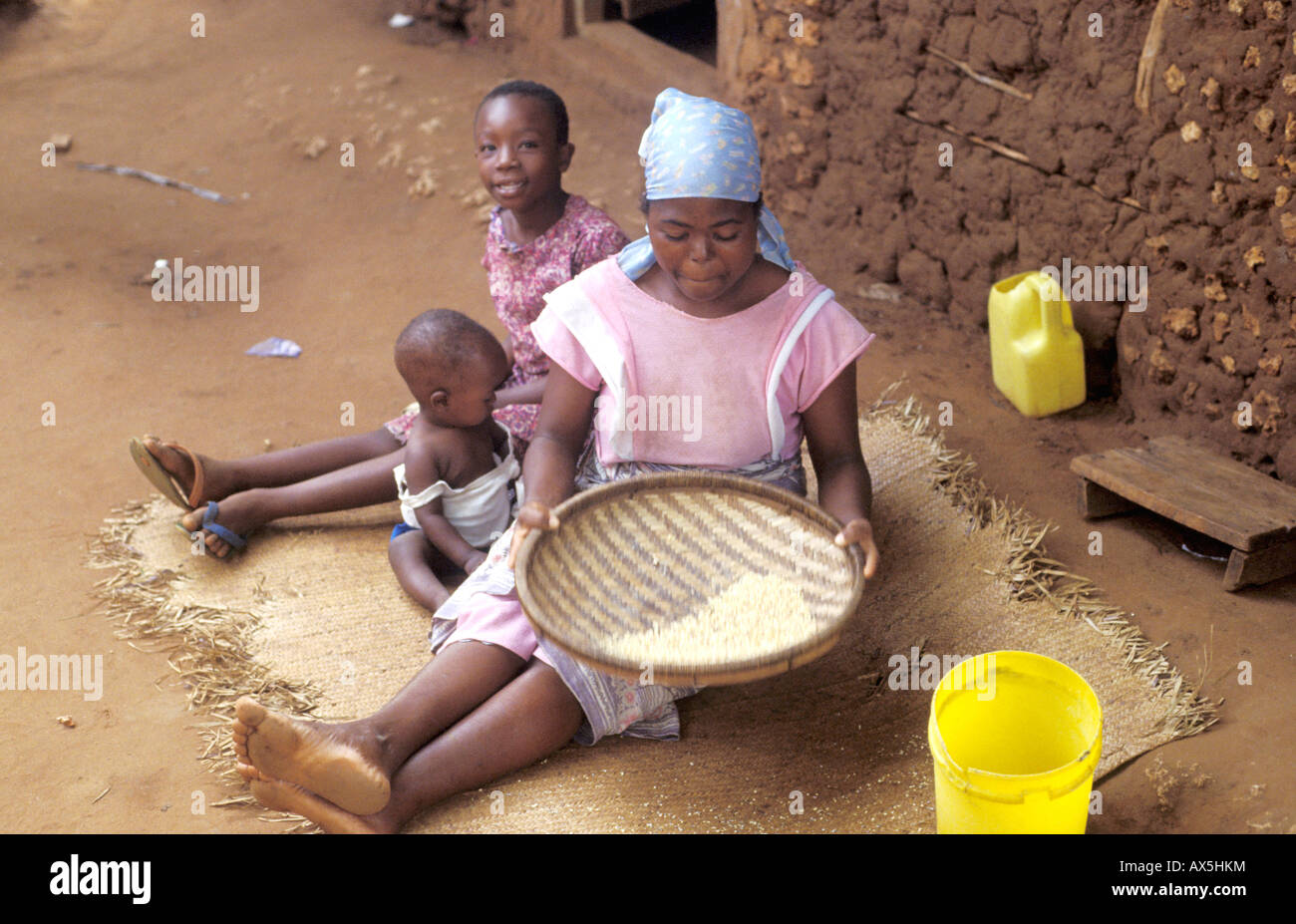 Sifting corn hi-res stock photography and images - Alamy