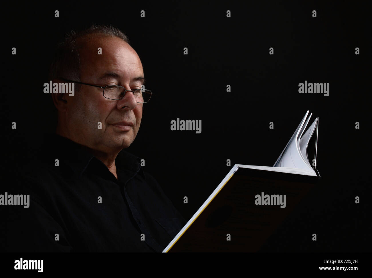 50 year old man reading a book hi-res stock photography and images - Alamy