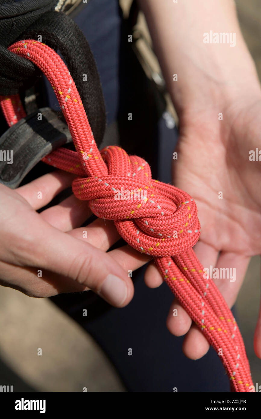 Knotting ropes hi-res stock photography and images - Alamy