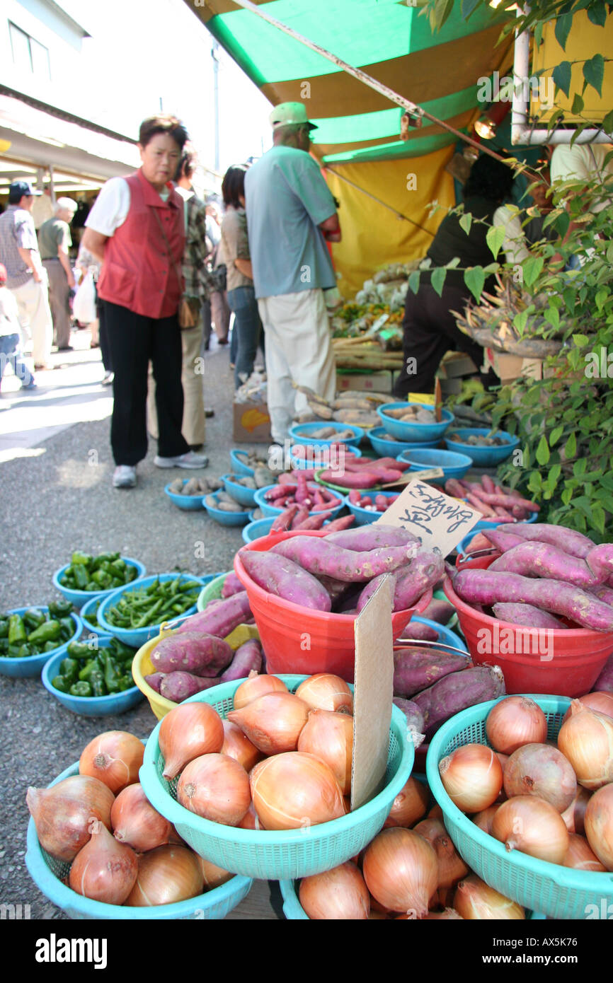 Japan vegetable fruit shop store hi-res stock photography and images ...