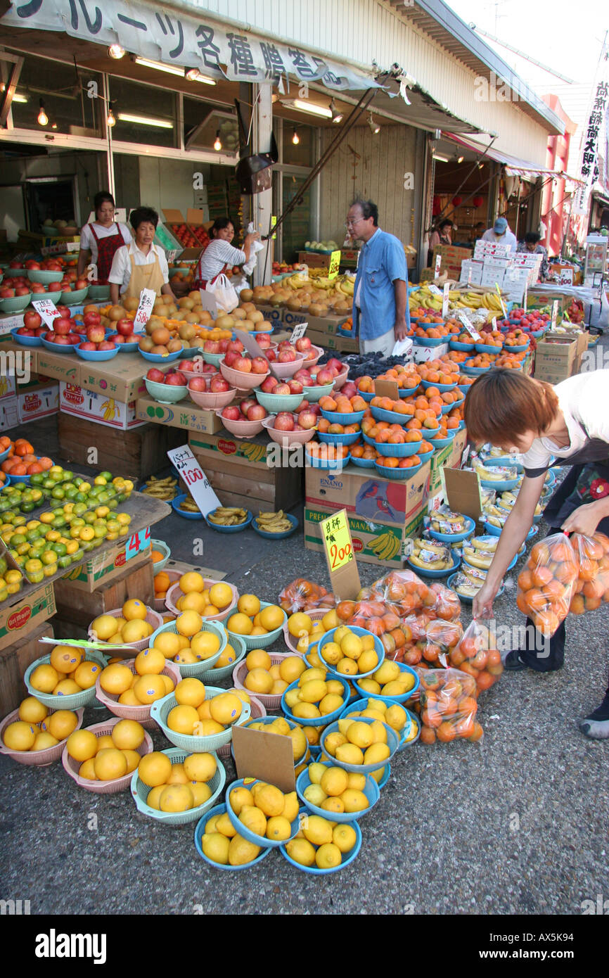 Japan vegetable fruit shop store hi-res stock photography and images ...