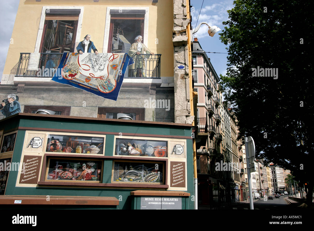 Fresque des lyonnais hi-res stock photography and images - Alamy
