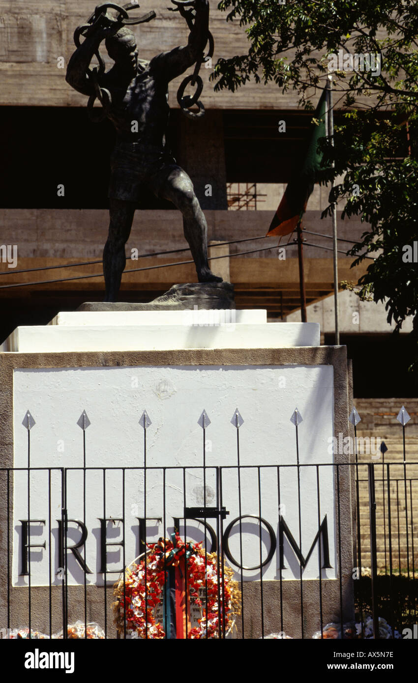 Zambian freedom statue hi-res stock photography and images - Alamy