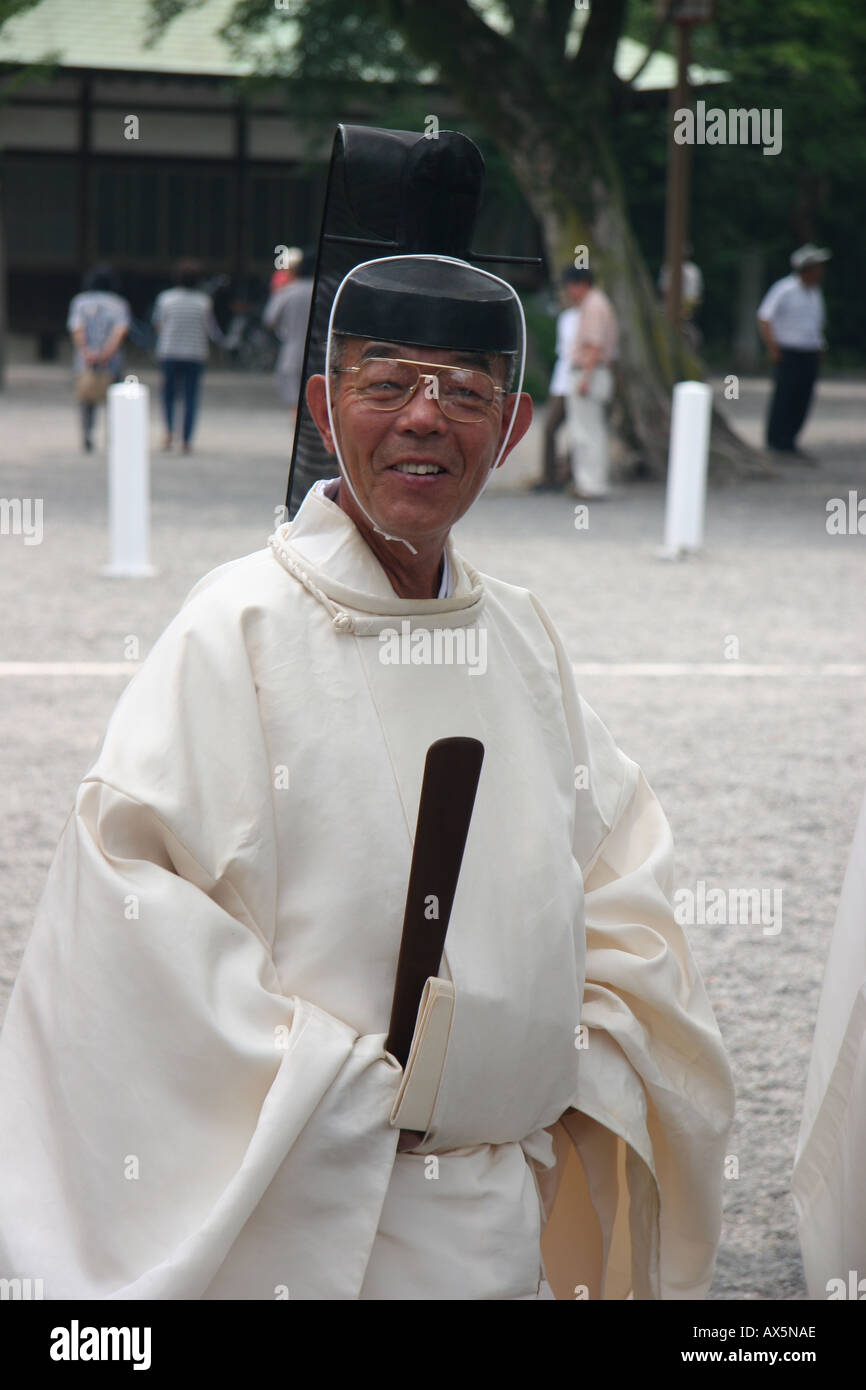 A shinto shrine dance hi-res stock photography and images - Alamy