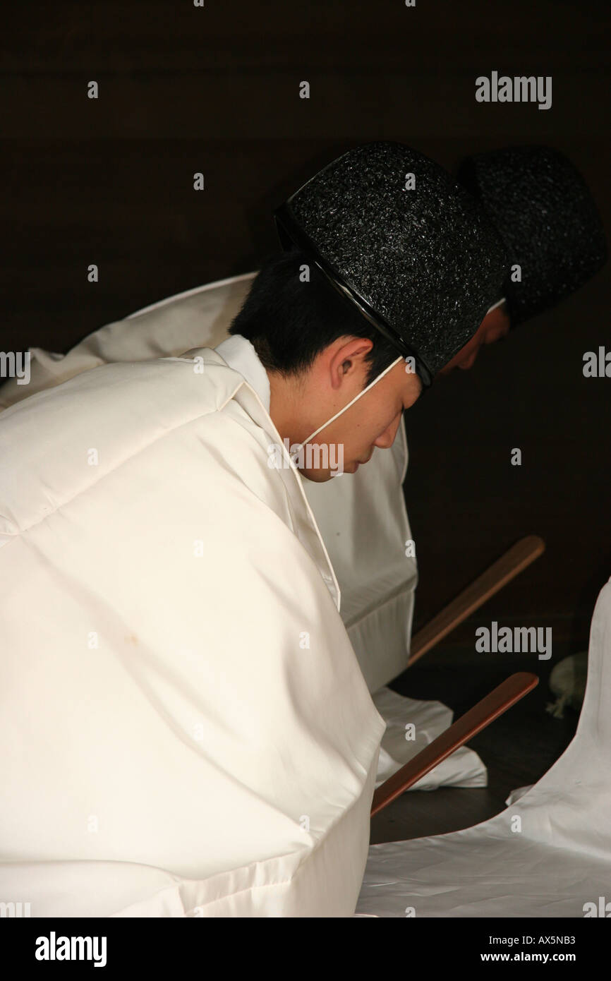 Shinto priest praying hi-res stock photography and images - Alamy