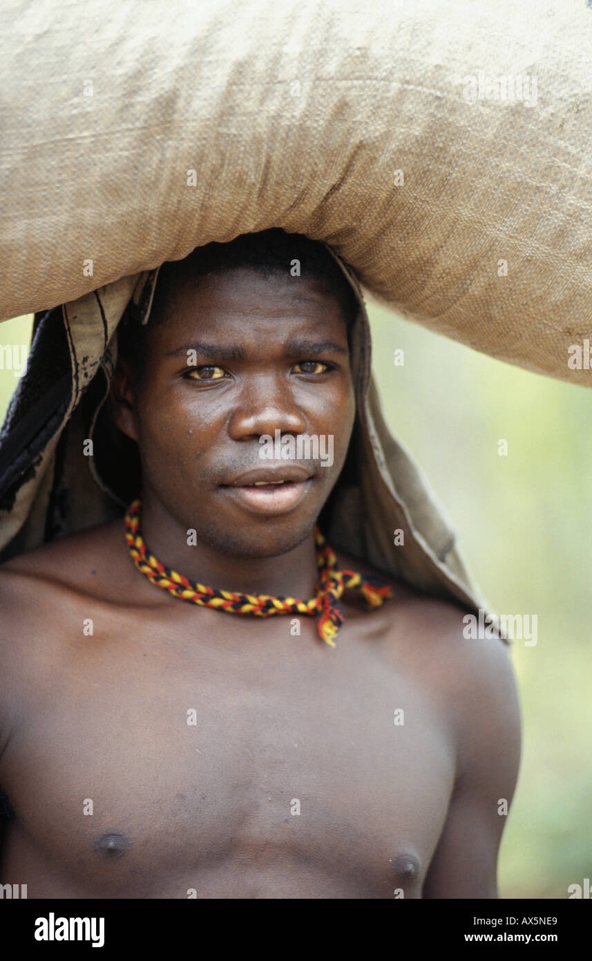 Man carrying yellow sack hi-res stock photography and images - Alamy
