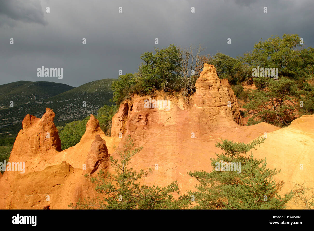 Les Colorado Provencal Rustrel The Luberon Provence France Stock Photo ...