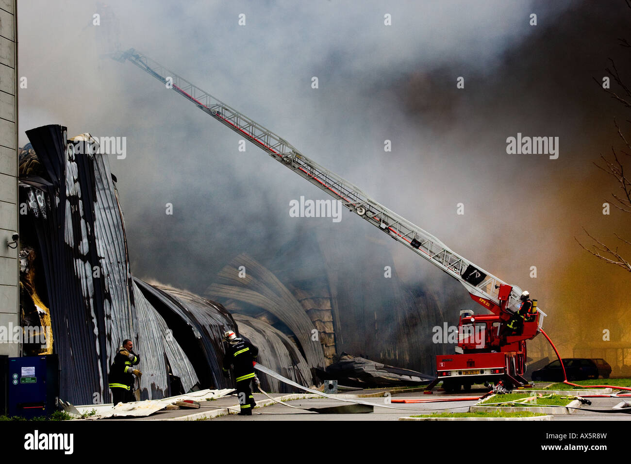 Factory fire hi-res stock photography and images - Alamy