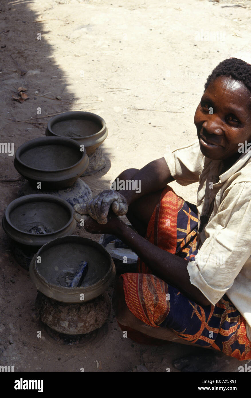 Kirambo, Tanzania. Woman making pots for domestic use Stock Photo - Alamy